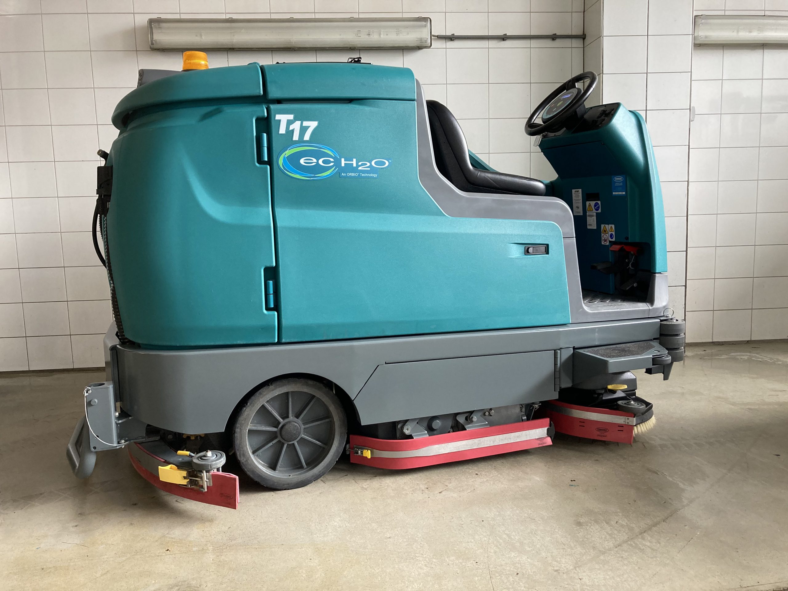 Gebruikte Tennant T17 Demo opzit-schrobzuigmachine